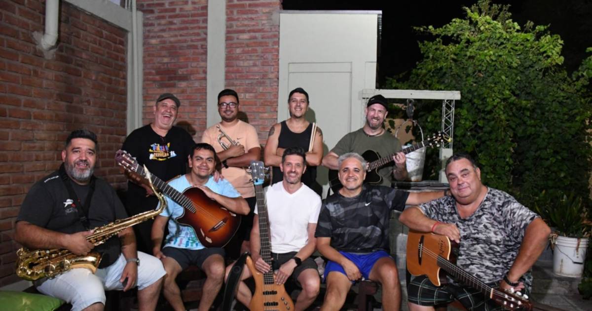 ¿Canto tonadas?: "Algarroba.com" toca en Cosquín | El Diario de la ...