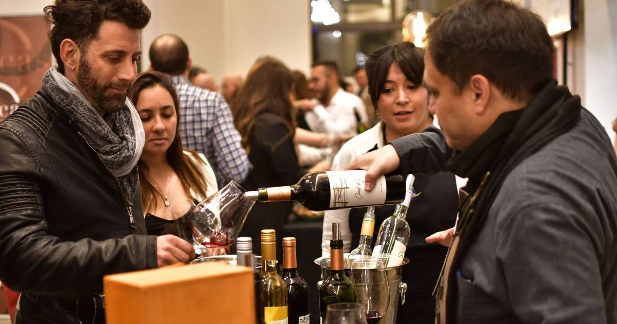 Los vinos fueron las estrellas en el Cine Teatro | El Diario de la ...