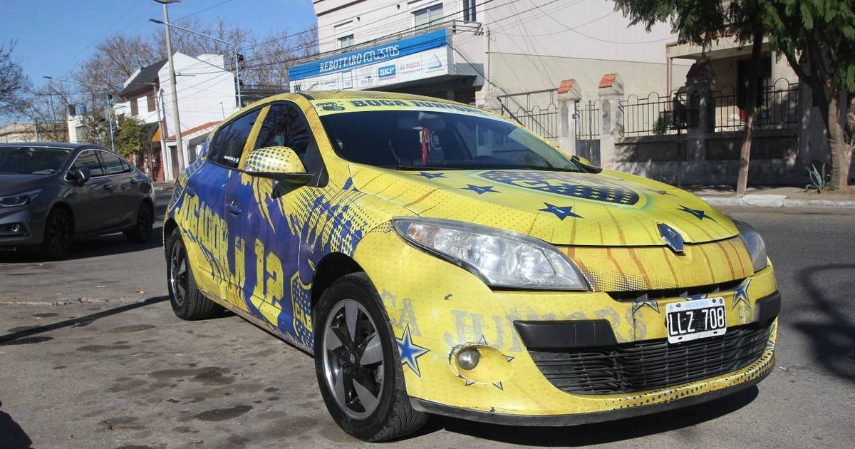 Un auto "bostero" que transporta el sueño de un fanático | El Diario de ...