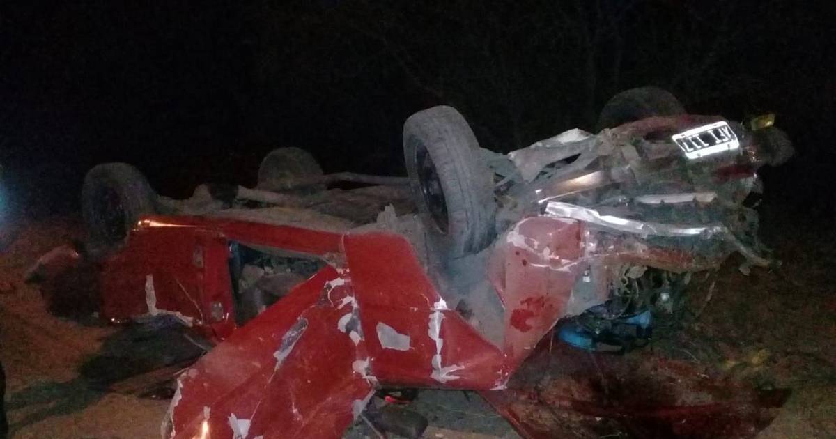 Un Ford Falcon quedó destruido tras un espectacular vuelco | El Diario ...