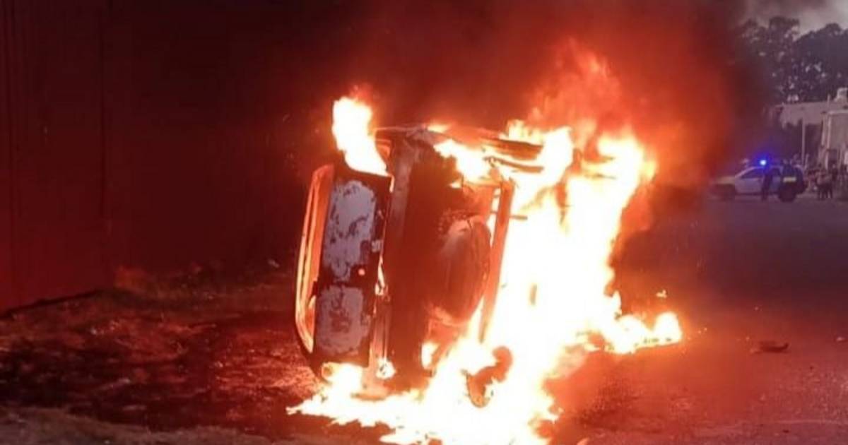 Un viejo conflicto, tiros en la calle y un auto incendiado por error ...