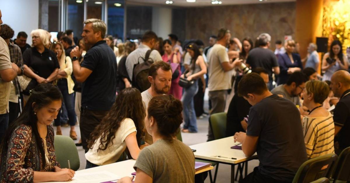 El Gobierno entregó 754 lotes con todos los servicios | El Diario de la ...